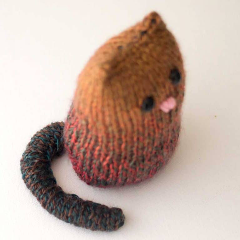 Easy Flat Knit Plush Cat Knitting Pattern